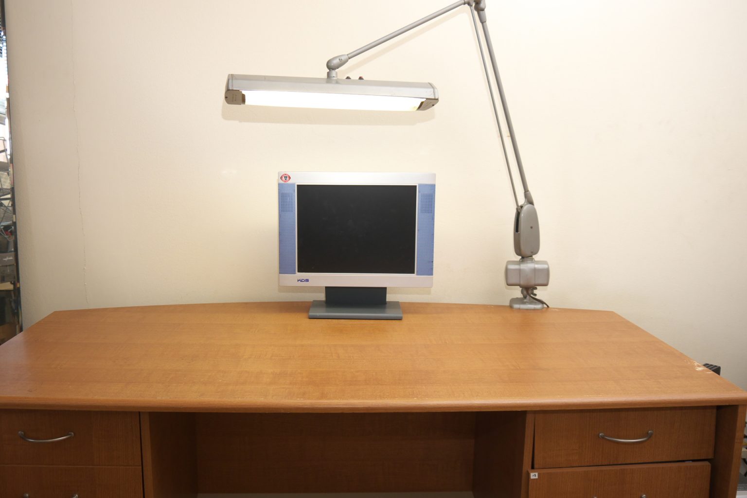 KDS 15" Computer Monitor with Stereo Speakers - Pucho Marketplace